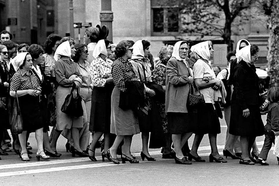 Madres de Plaza de Mayo conmemora 43 años de lucha