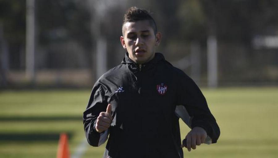 Orfano vuelve en Instituto