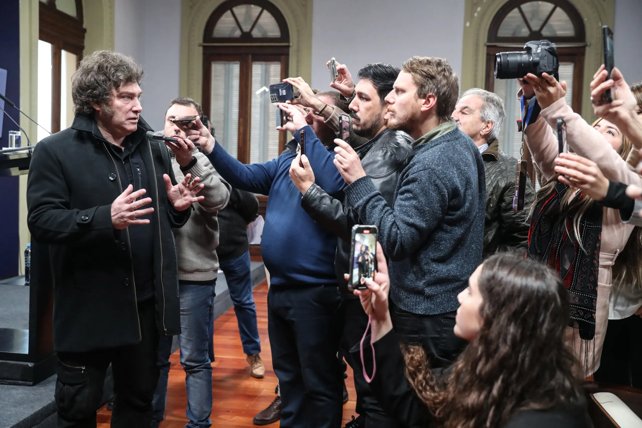 Contra la libertad: el Gobierno prohibió el ingreso de toda la prensa a ...