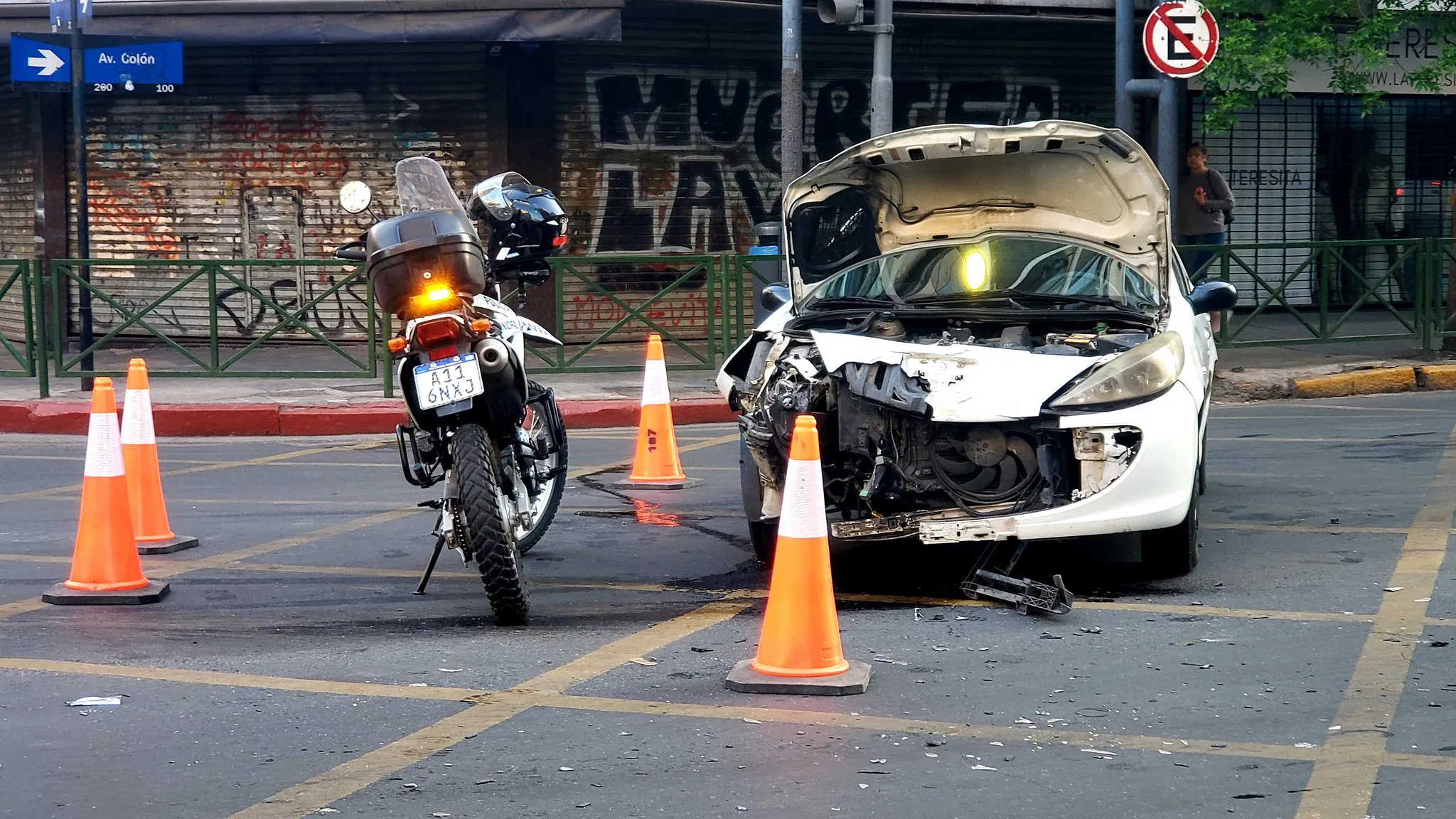 Un Joven Pasó El Semáforo En Rojo Y Provocó Un Choque En Colón Y