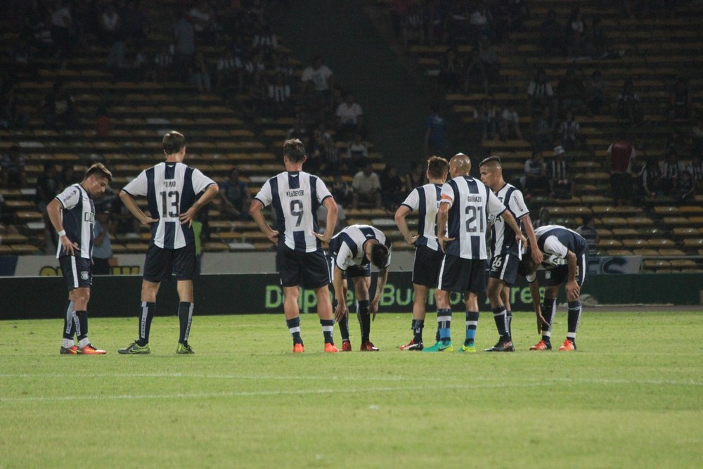 El arquero Santillo: figura en el empate