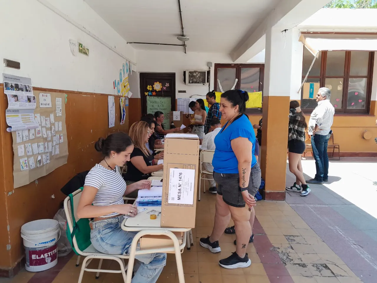 Votó el 76% del padrón al cierre de los comicios, según la CNE