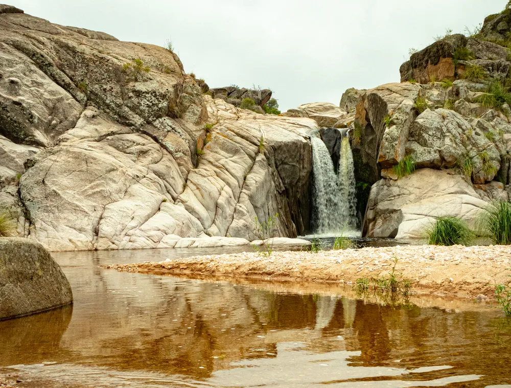 Cascada de la Mujer: trekking, ollas y saltos en el corazón de Copina