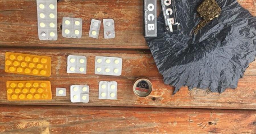 Secuestraron drogas en el colectivo donde viajaban músicos de La Mona