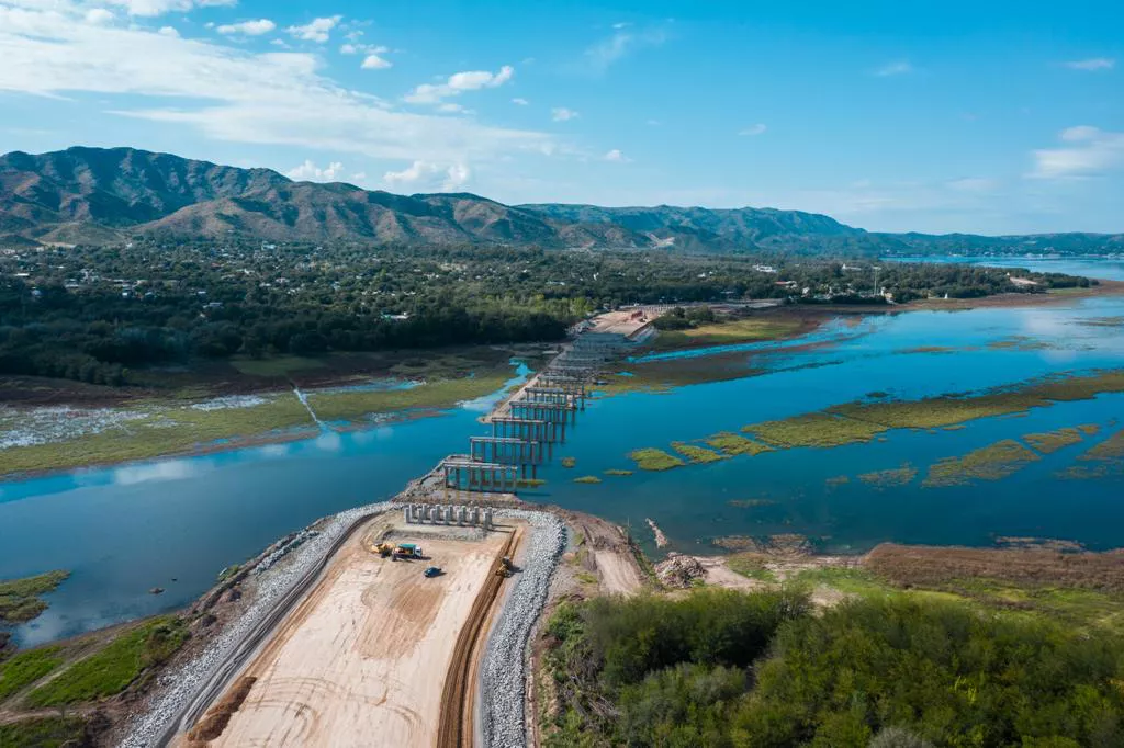 Autovía 38: avanza la construcción del puente sobre el lago San Roque